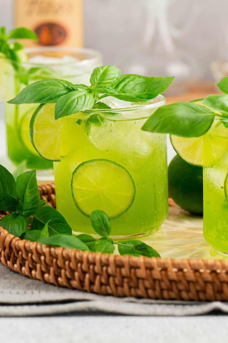 19 Try-Worthy Vodka Cocktails Sure To Entertain - The Sassy Cocktail