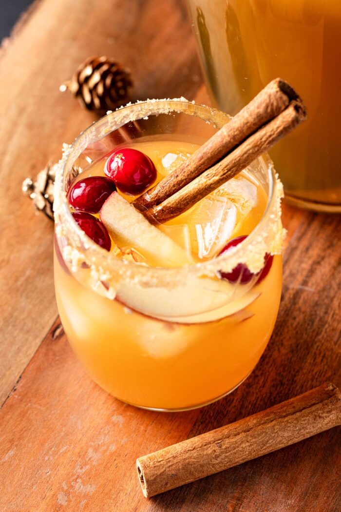 21 Crowd-Pleasing Wine Cocktails To Light Up Your Night - The Sassy ...