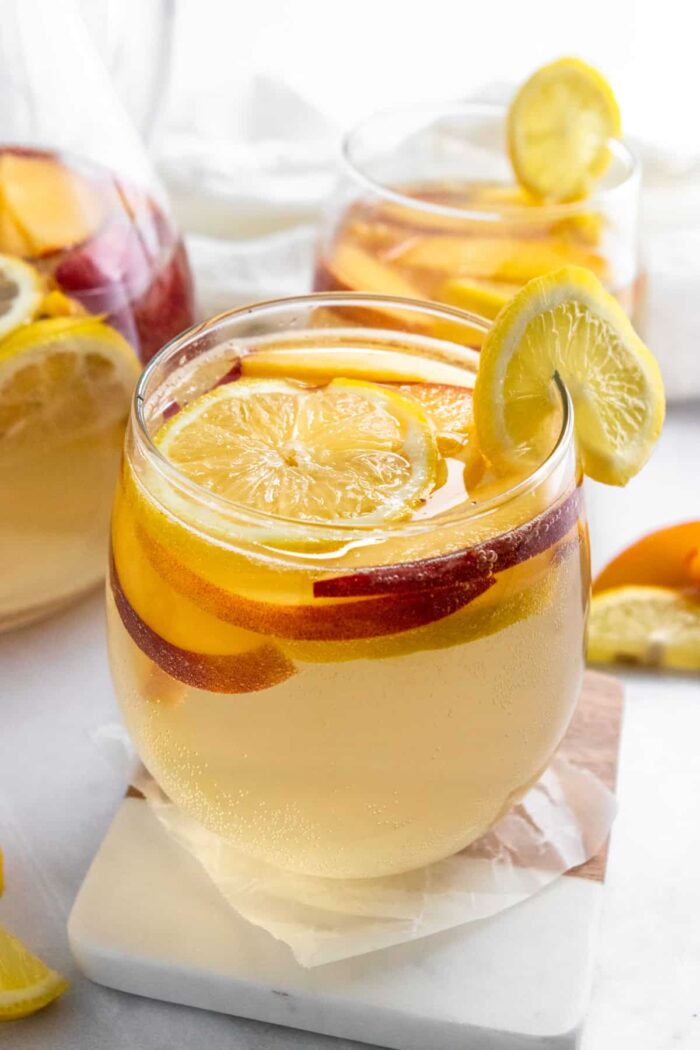 21 Crowd-Pleasing Wine Cocktails To Light Up Your Night - The Sassy ...