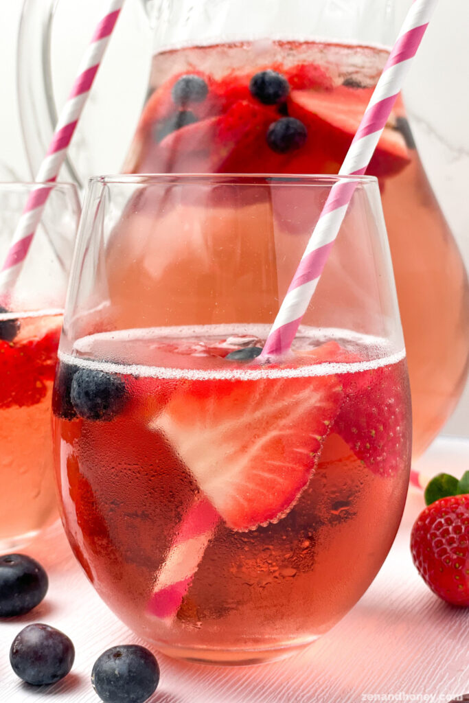 21 Crowd-Pleasing Wine Cocktails To Light Up Your Night - The Sassy ...