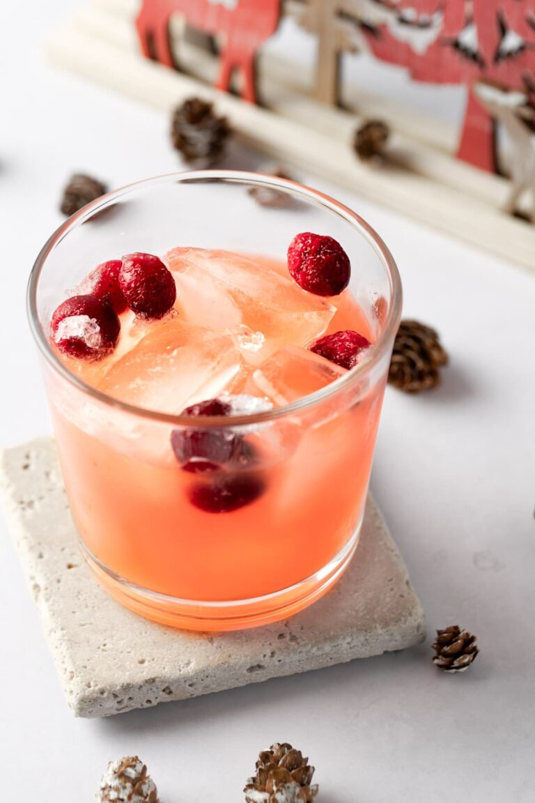 12 Best Christmas Rum Cocktails for Holiday Entertaining - The Sassy ...